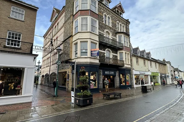 property to let in Victoria Chambers - £7,500 pa