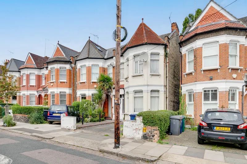 4 bedroom property for sale in Wilton Road, London, N10 - Offers in ...