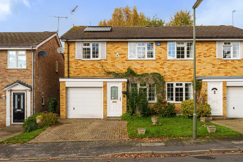 Properties for sale in Cobham