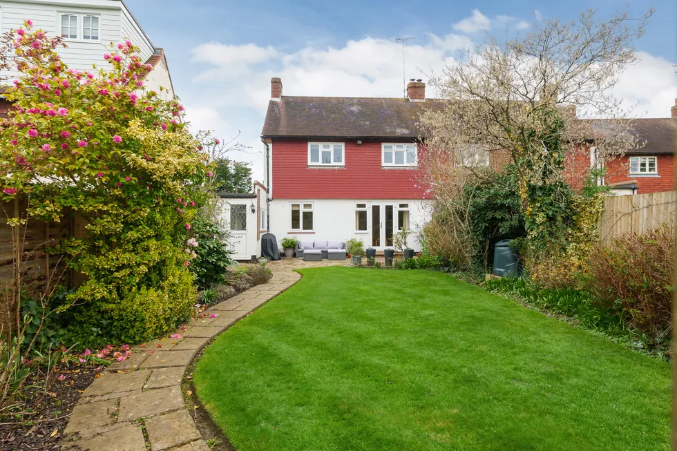 Properties for sale in Cobham