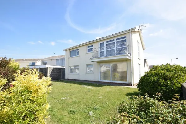 2 bedroom property in REST BAY CLOSE, REST BAY, PORTHCAWL, CF36 3UN - £ ...