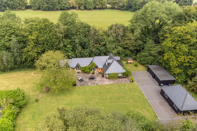 4 bedroom property for sale in Park Road, Banstead, SM7 - Offers in ...