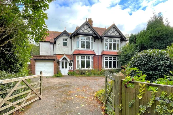 4 bedroom property for sale in Langstone Road, Langstone, Havant ...