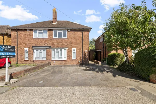 2 bedroom property for sale in The Dingle, Hillingdon - Offers in ...
