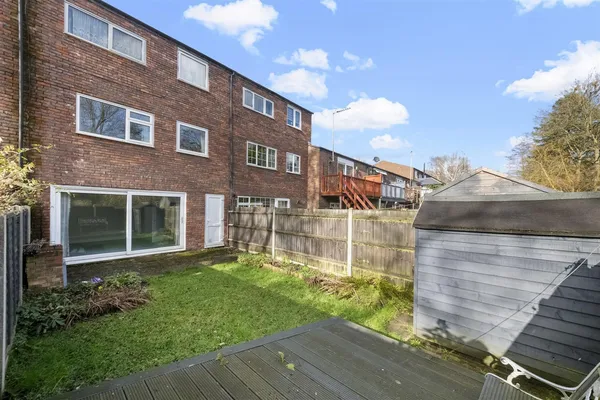 4 bedroom property for sale in Braybourne Close, Uxbridge - Offers in ...