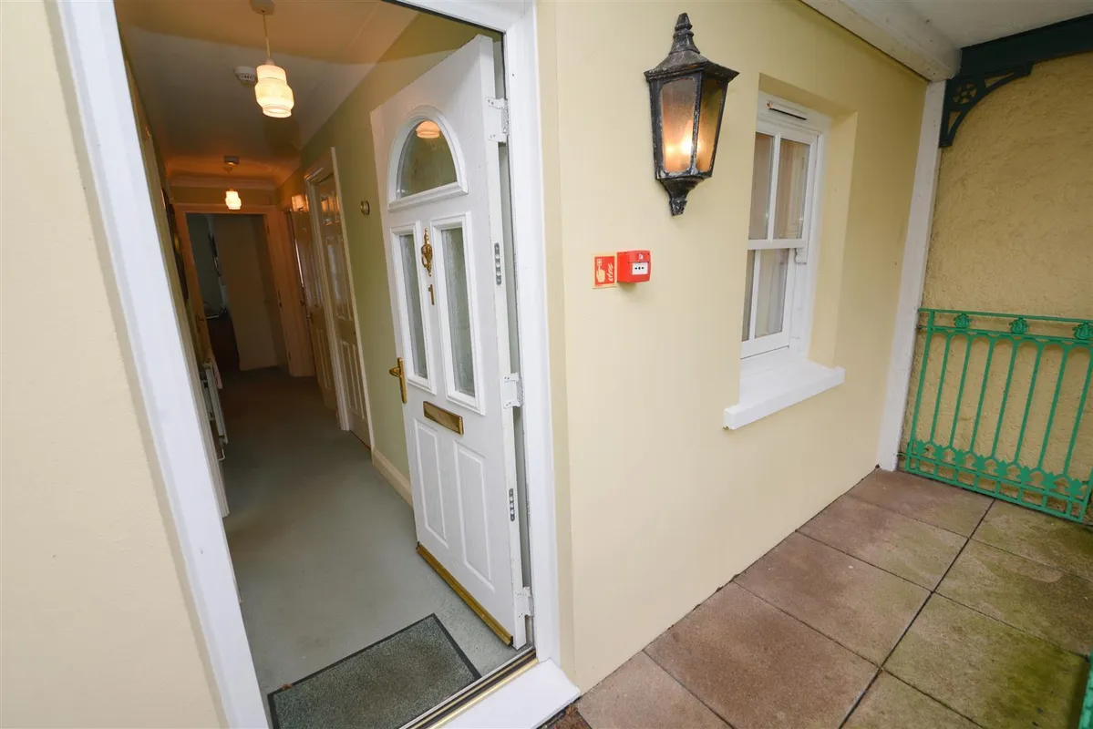 2 bedroom property for sale in Wimbledon Court, Tenby - £207,950