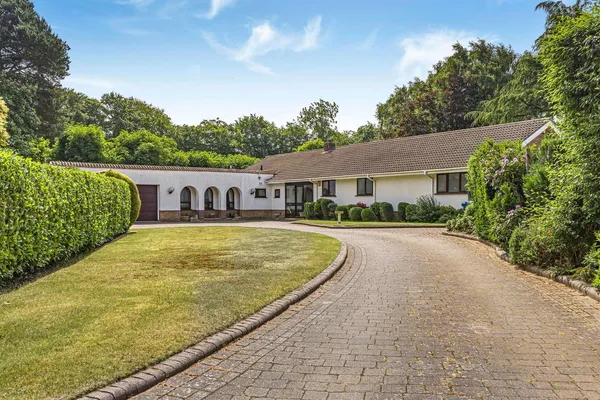 3 bedroom property for sale in Roman Lane, Little Aston Park - Guide ...