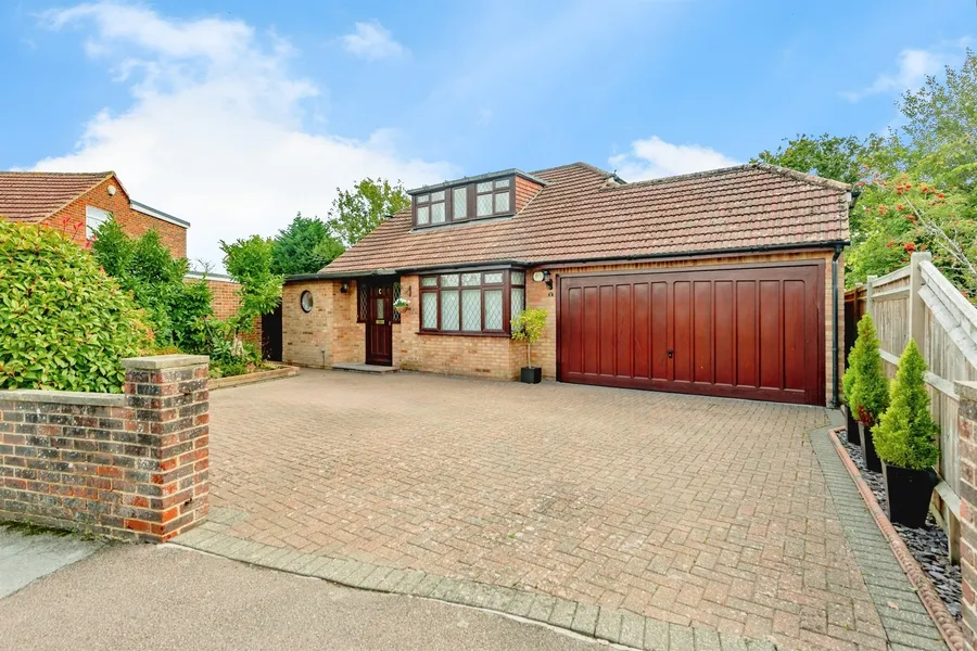 Properties for sale in Horley, Surrey