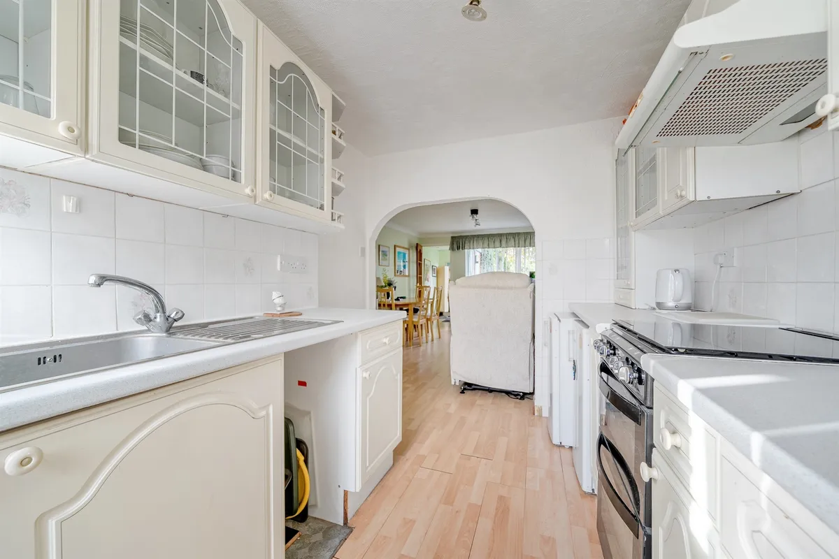 Chase Side, Enfield - 2 bedroom ground floor flat - Barnfields