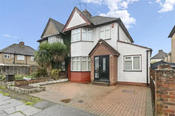 4 bedroom property for sale in Dawley Avenue, Hillingdon - Offers in ...