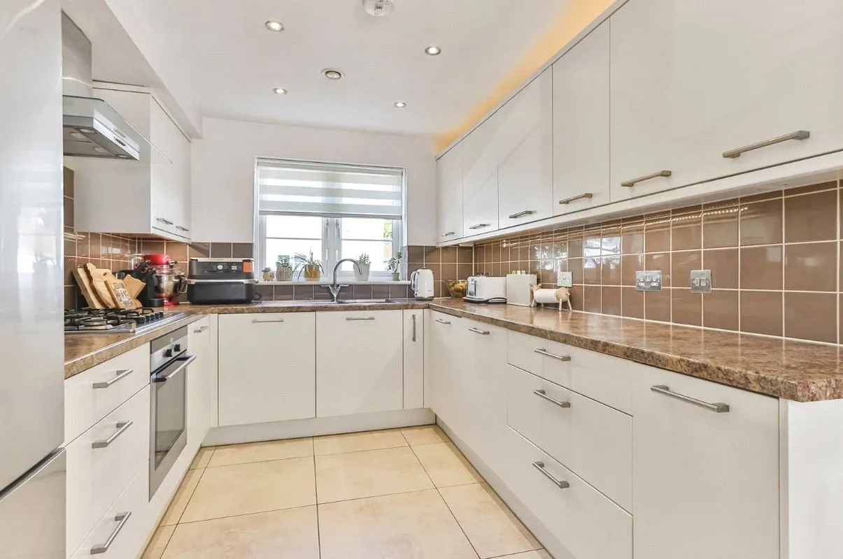 4 bedroom property for sale in Park Close, Poole, Dorset, BH15 - Offers ...