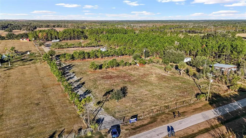 property for sale in 18121 Bethlehem Rd, Lithia, FL 33547 - £253,598