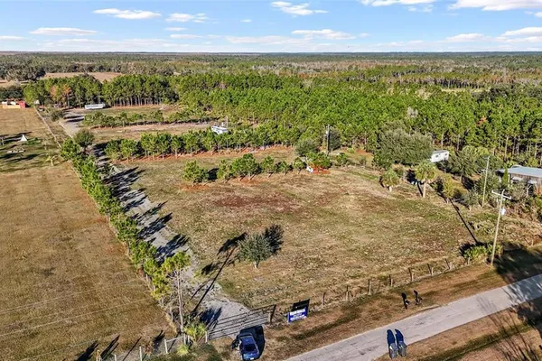 property for sale in 18121 Bethlehem Rd, Lithia, FL 33547 - £253,598