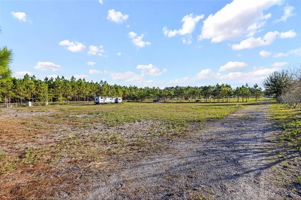 property for sale in 18121 Bethlehem Rd, Lithia, FL 33547 - £253,598
