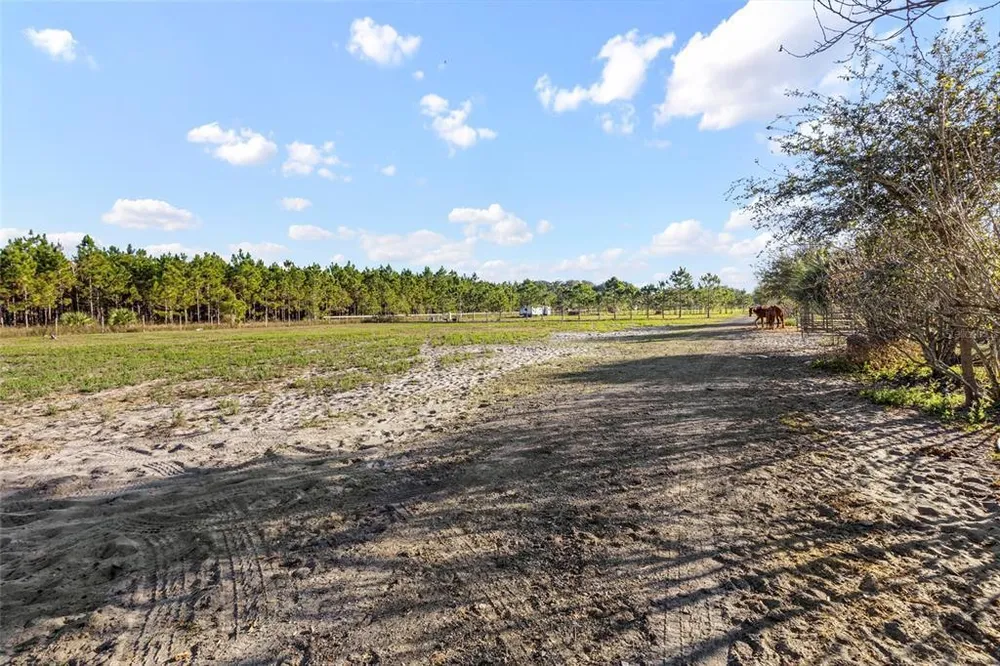 property for sale in 18121 Bethlehem Rd, Lithia, FL 33547 - £253,598