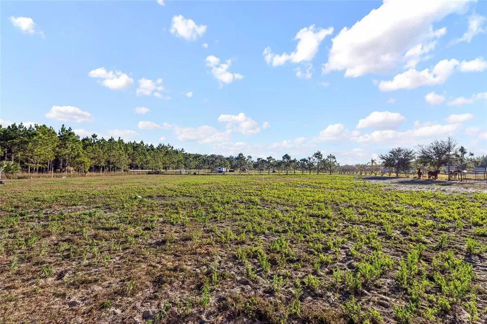 property for sale in 18121 Bethlehem Rd, Lithia, FL 33547 - £253,598