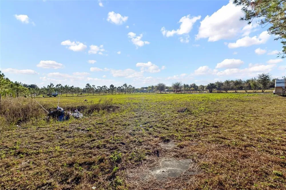 property for sale in 18121 Bethlehem Rd, Lithia, FL 33547 - £253,598