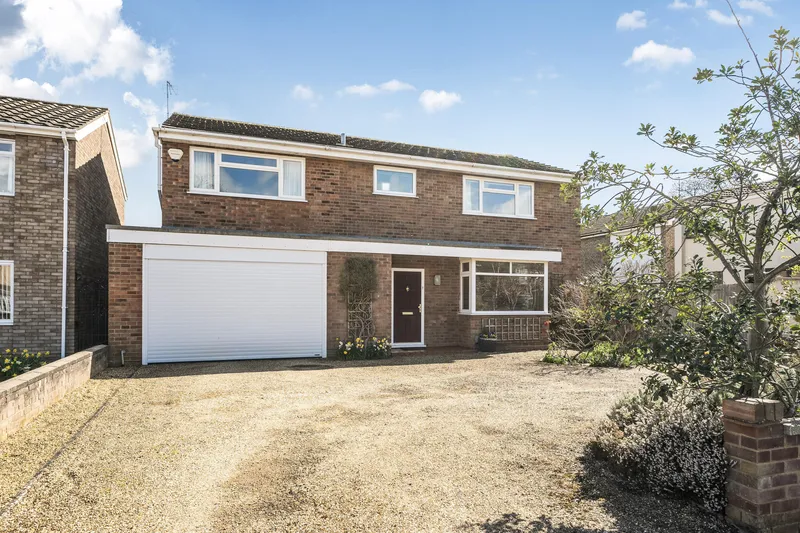 5 bedroom property for sale in Putnoe Lane, Bedford - Guide price £600,000