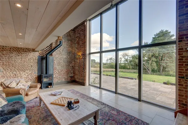 Jackson-Stops | DAILY MAIL: JANE CAVE PUTS HER CONVERTED BARN ON THE ...